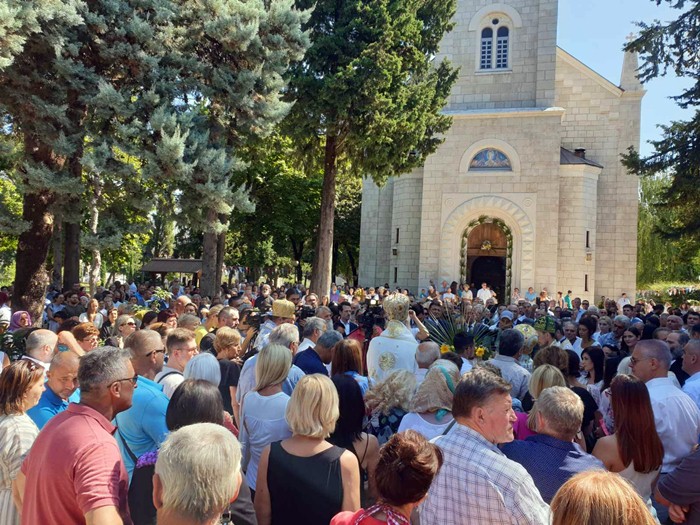 U porti Sabornog hrama prelomljen slavski kolač | Hercegovina Press