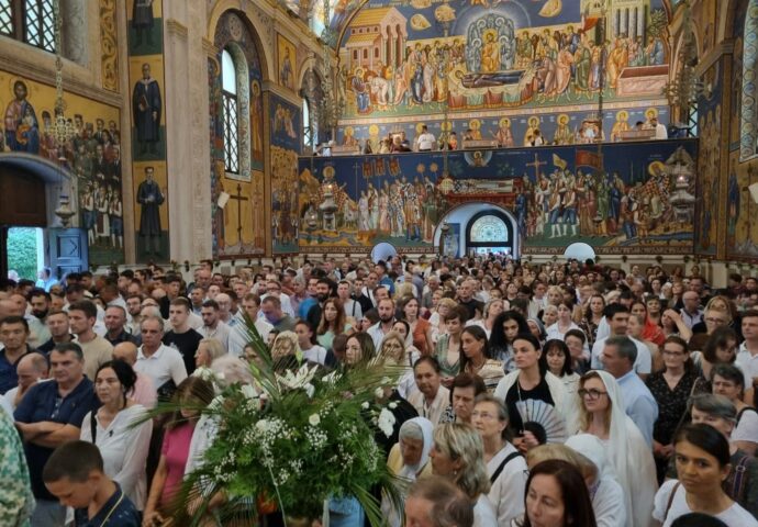 U Sabornom hramu prelomljen slavski kolač | Hercegovina Press
